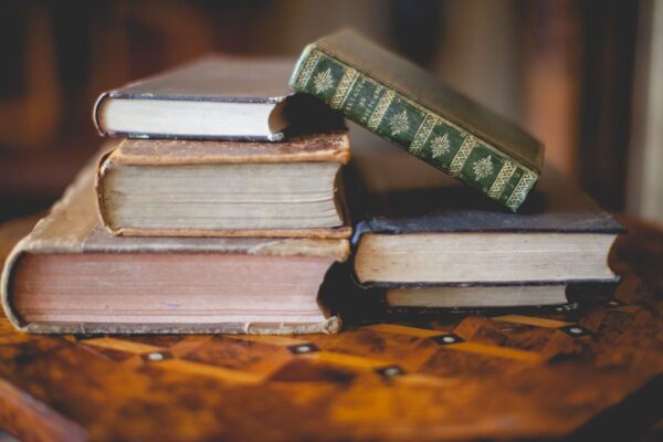 Build a Book Collection - Nashville Interiors Magazine